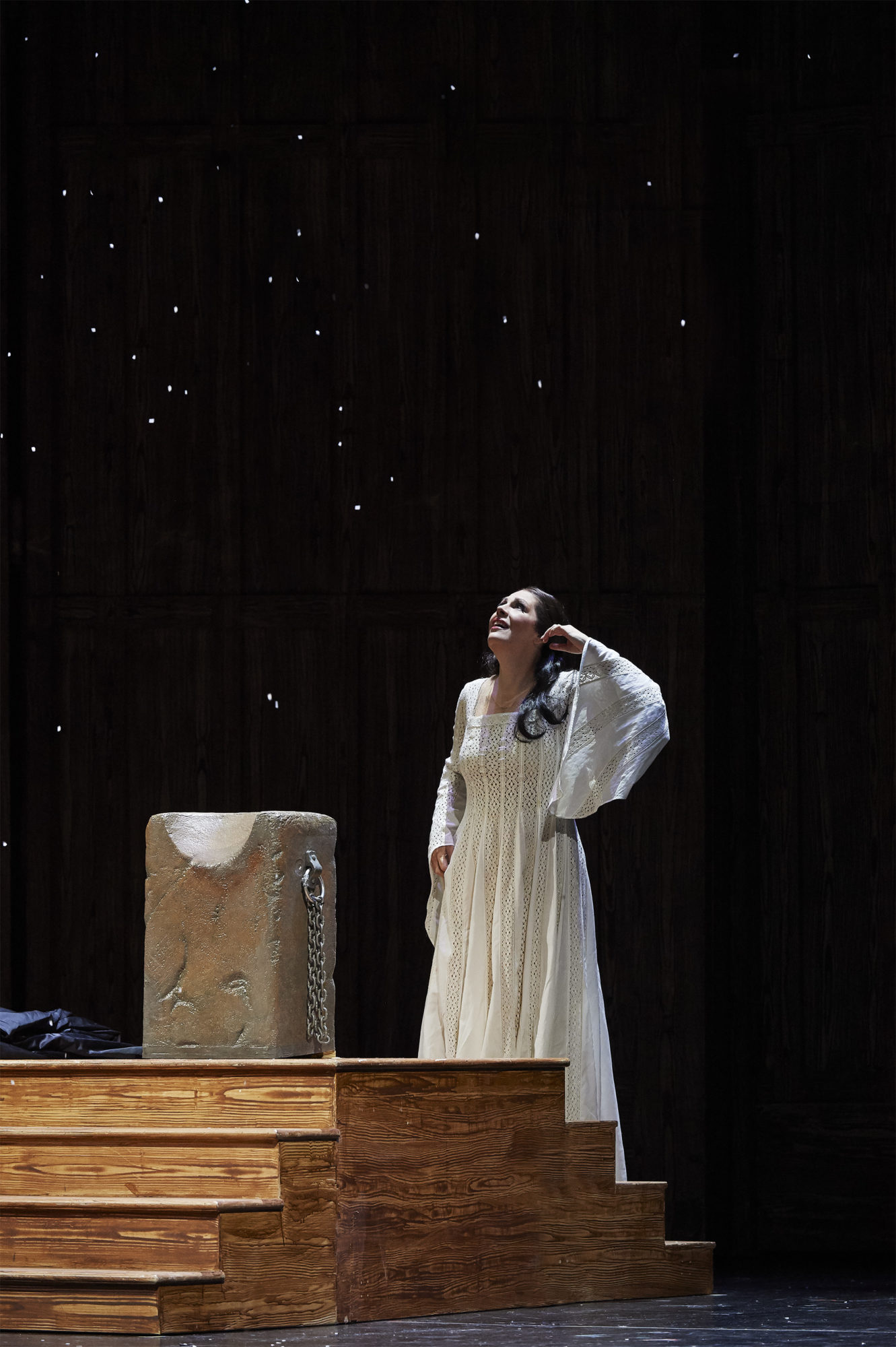 Q & A: Sondra Radvanovsky on Screaming Divas, Favorite Roles & the ...