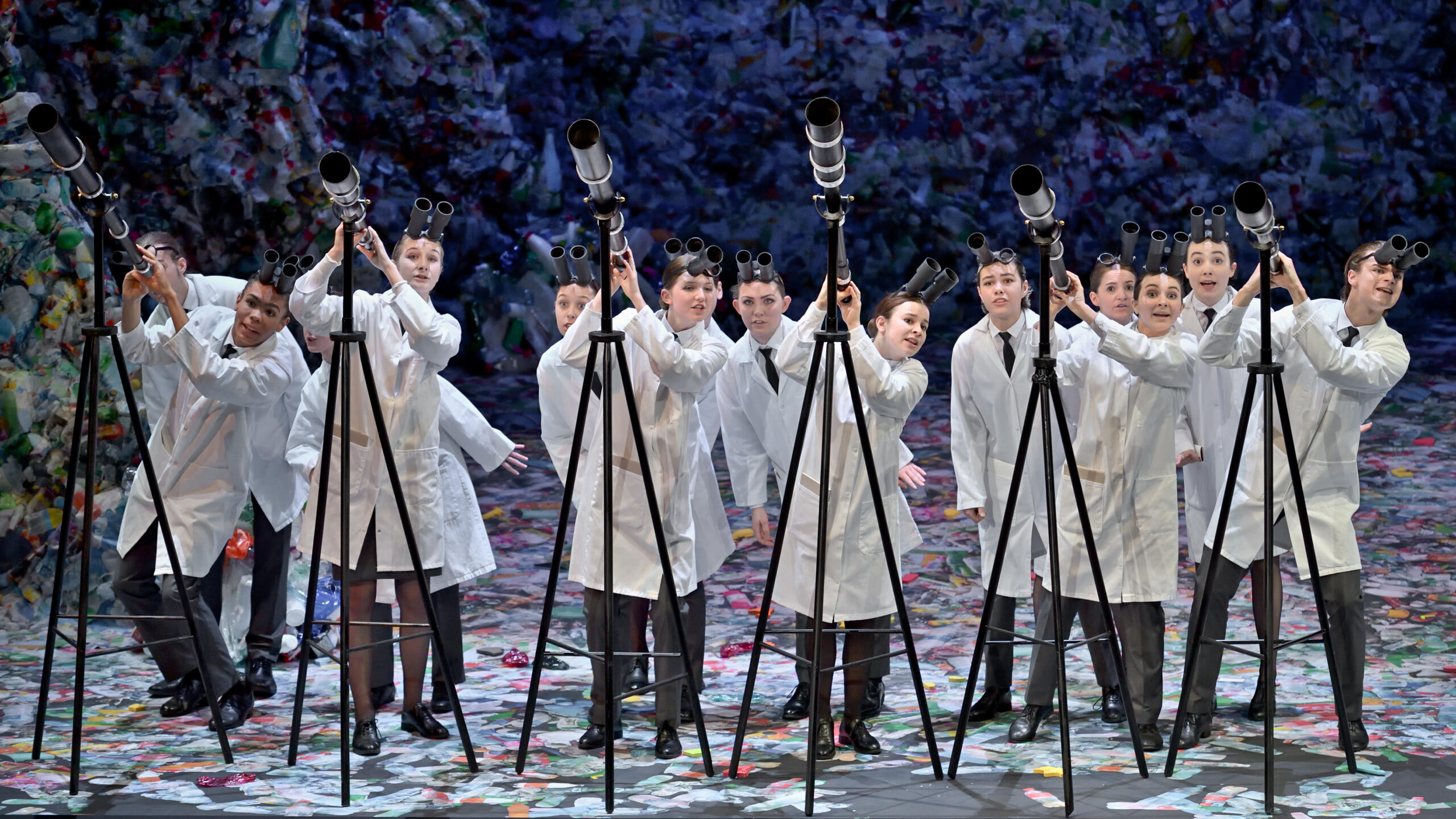 Opéra Comique 2023 Review: Voyage Dans la Lune - OperaWire OperaWire