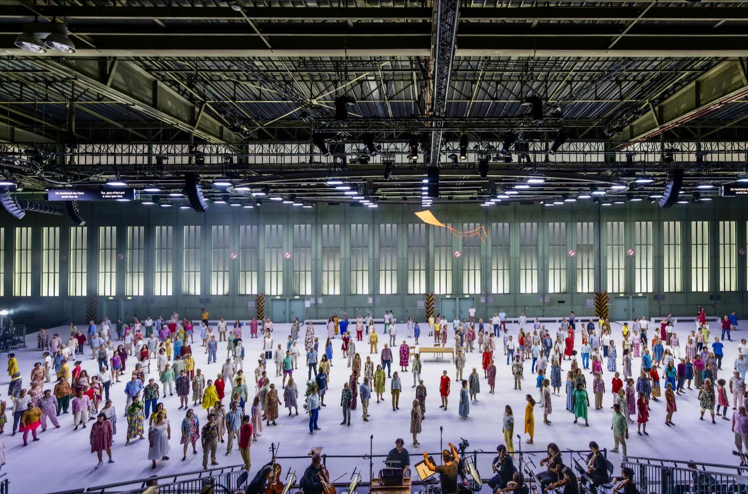 Komische Oper Berlin 2024-25 Review: Messiah - OperaWire OperaWire